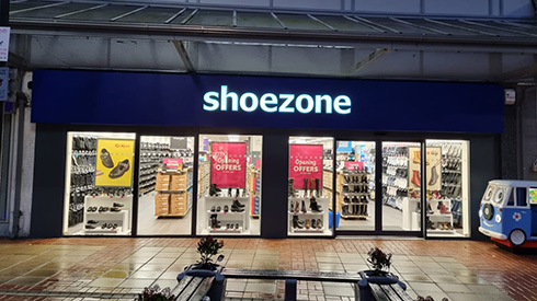 Shoe Shops in [Ashton Under Lyne] (1153) Shoe Zone